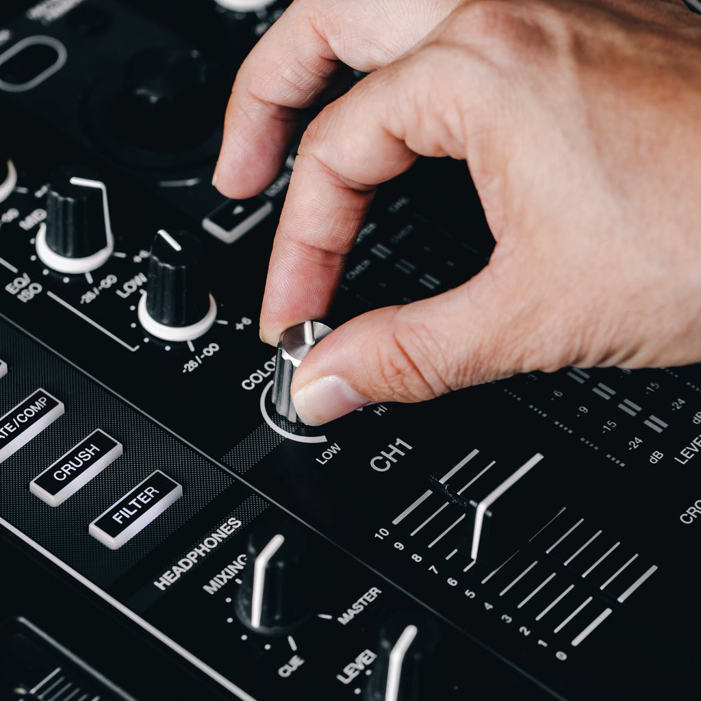 Consolas y mezcladoras - Equipo de Sonido – Musicales Doris